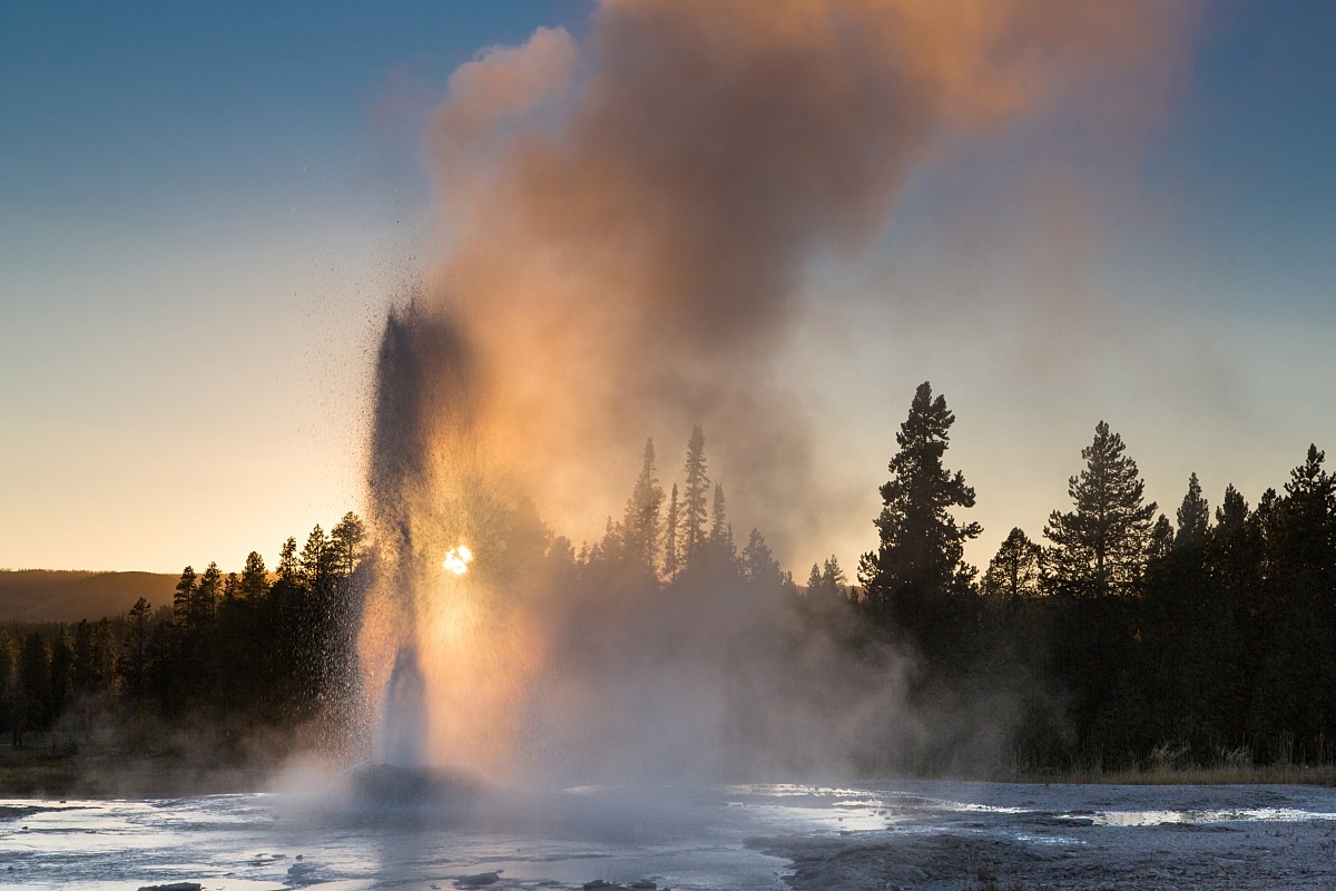 Pink Cone Geyser | Natural Atlas