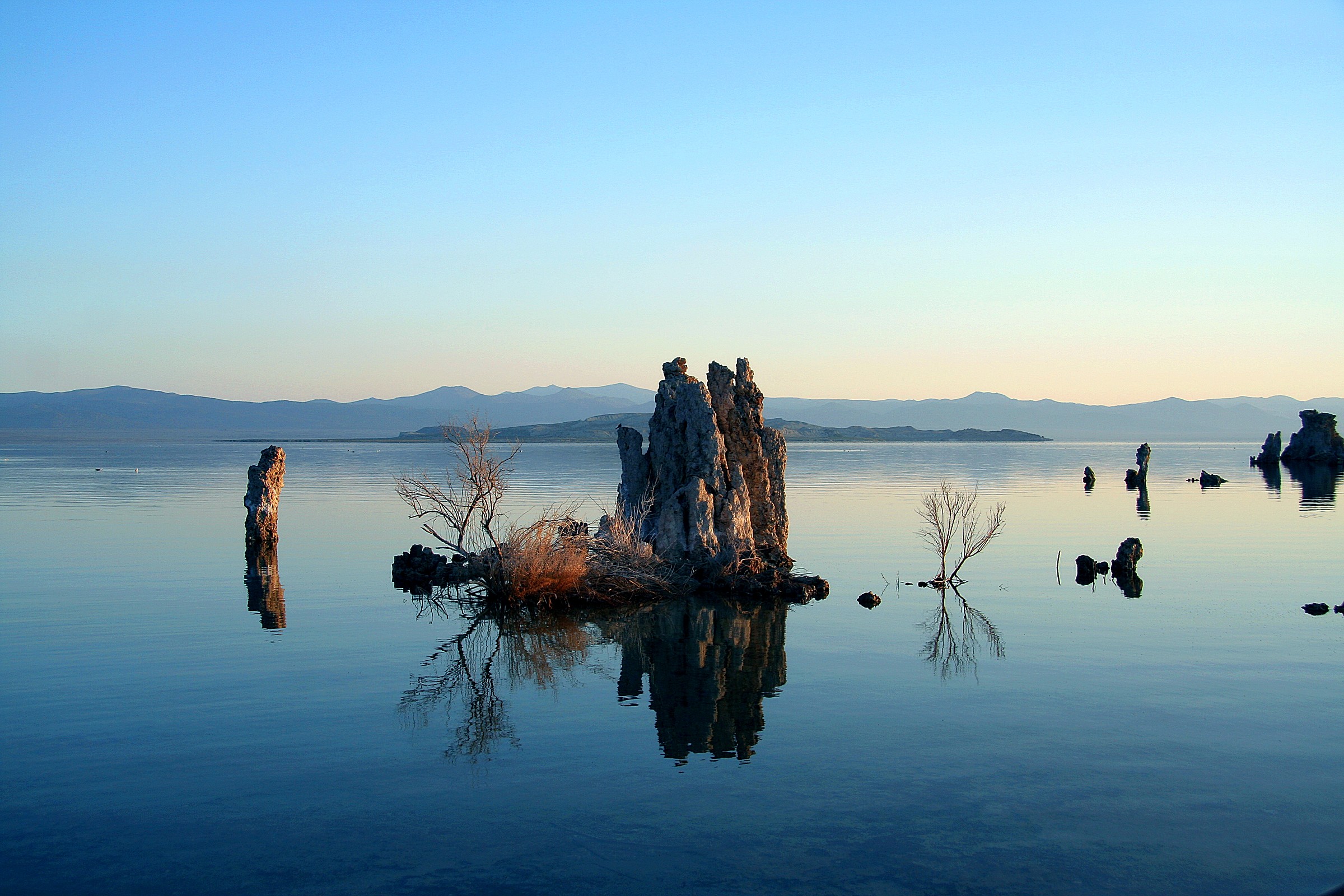 Mono Lake Tufa State Nature Reserve | Natural Atlas
